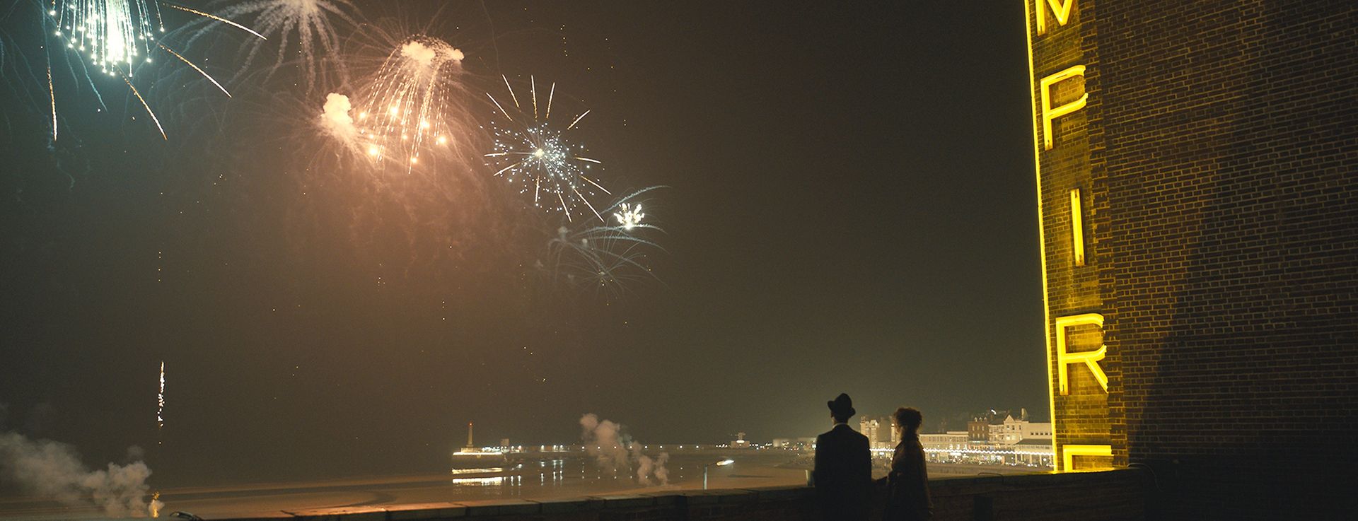 1-empire-of-light-arri-mini-lf-signature-prime-roger-deakins ...